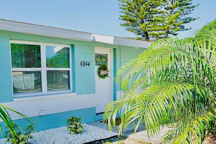 Blue Bungalow With Pool In Pinellas Park - Pinellas Park