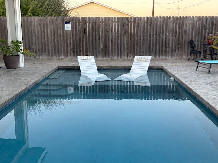 Pool House Retreat Padre Island - Corpus Christi, TX