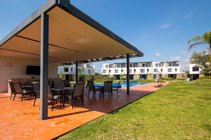 Vive Morelos: Casa En Zona Privada Con Piscina - Temixco