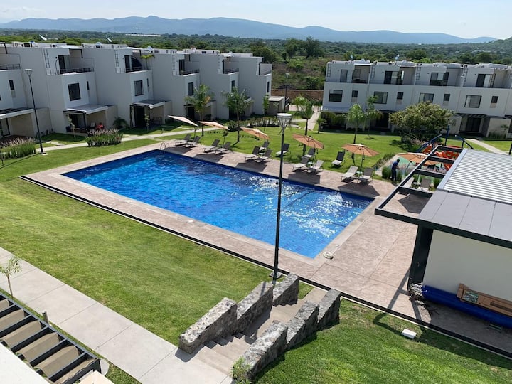 Casa Cómoda Y Segura En Fraccionamiento / Alberca - Alpuyeca