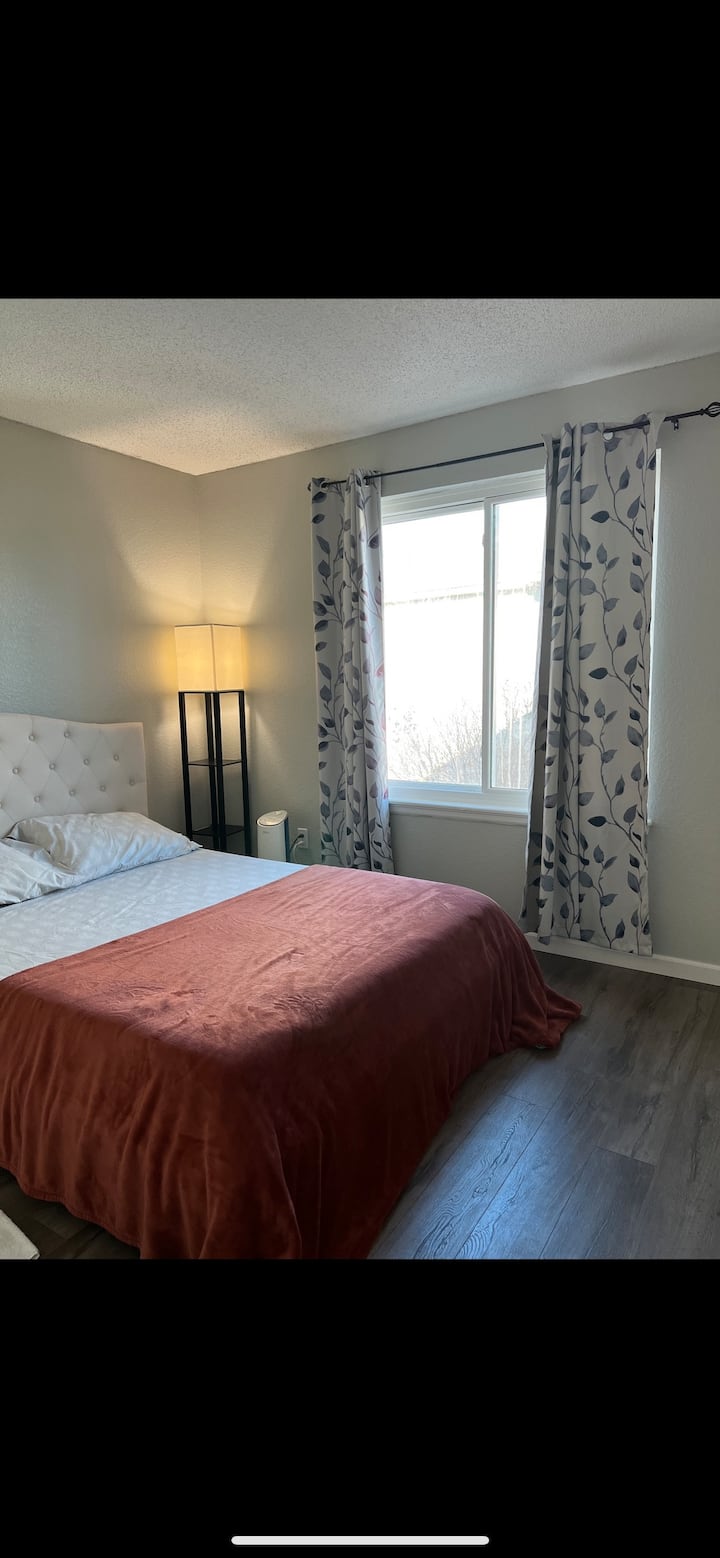 Private Queen Bedroom And Private Bath - Aurora, CO