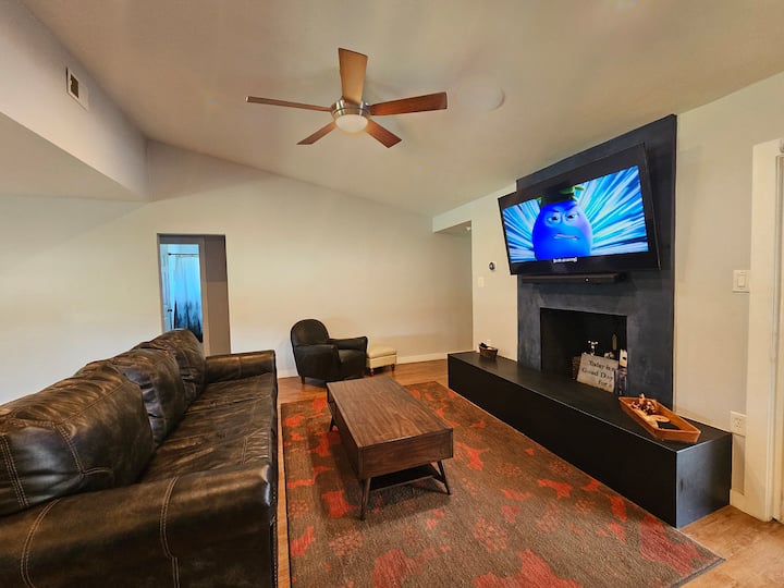 Private Pool South Atx 3 B 2.5 Ba 6 Mi To Dt - Austin, TX