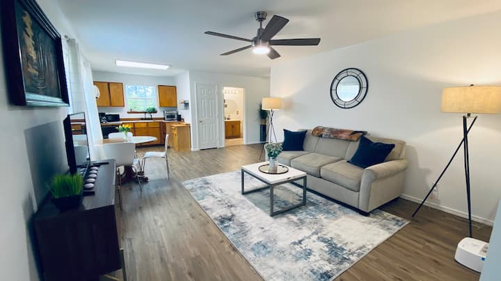 No Cleaning Fee. Easy Access To All Of Nwa. - Rogers, AR