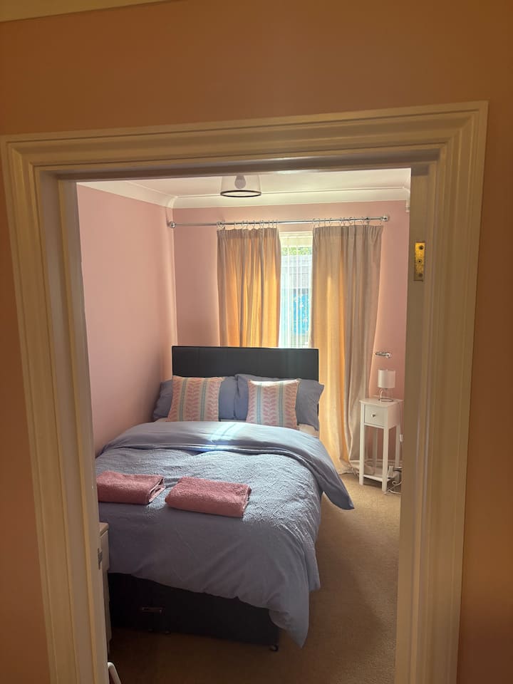 Aylesbury Beautiful Annex With Own Entrance. - Buckinghamshire