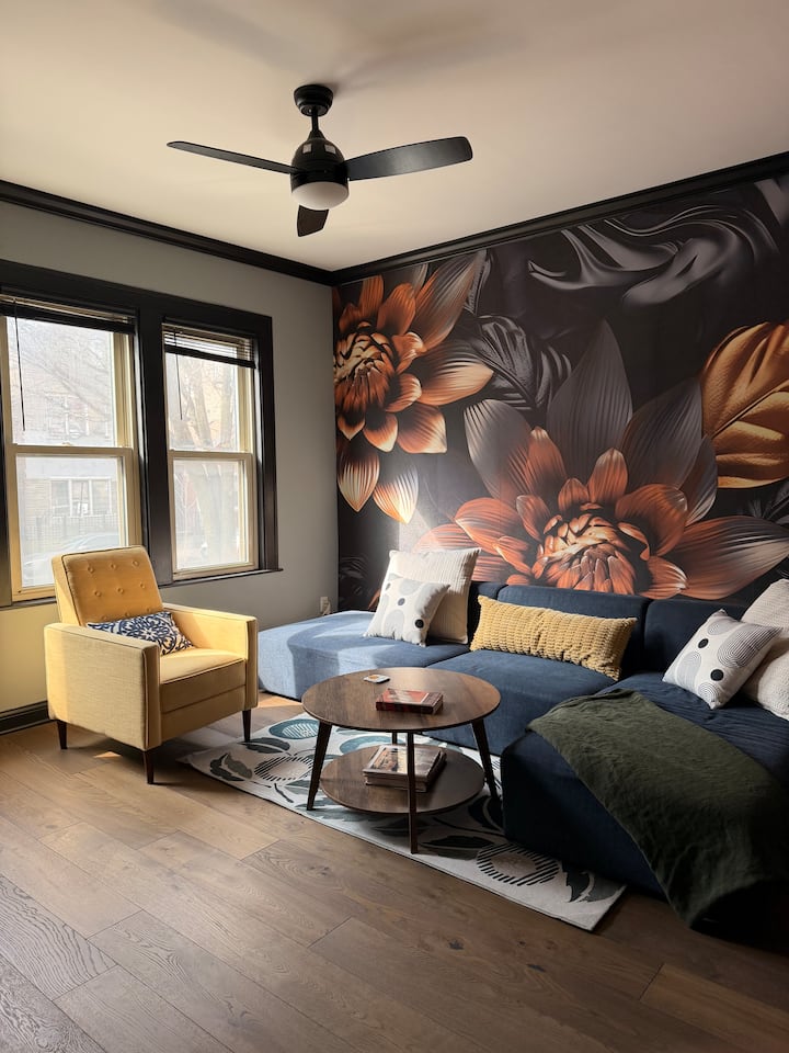 Modern Main Floor • Near El Train - Englewood - Chicago