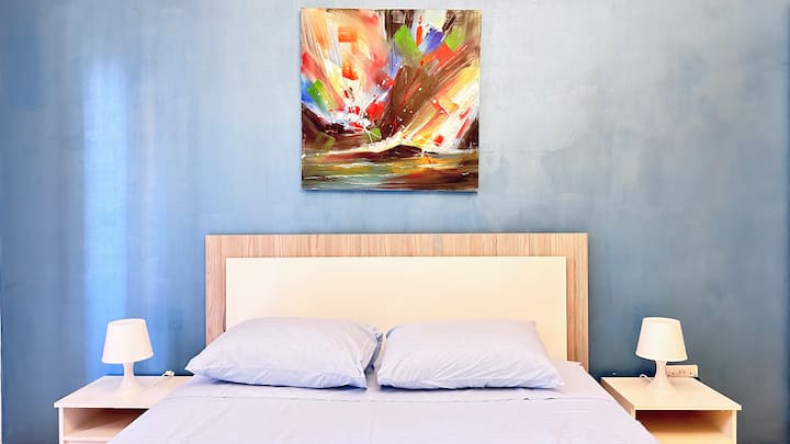 Urban Haven: Valletta, Sea & Eats Nearby - Aéroport international de Malte (MLA)