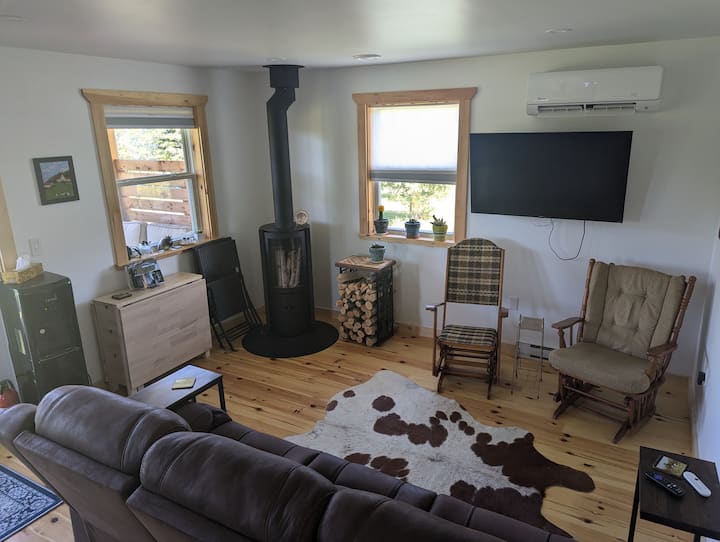 Lakefront Cottage With Hot Tub And Wood Stove 2br - Inverness