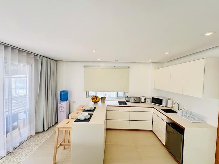 Luxury 1br Apt With Internal Dipping Pool - Philippines
