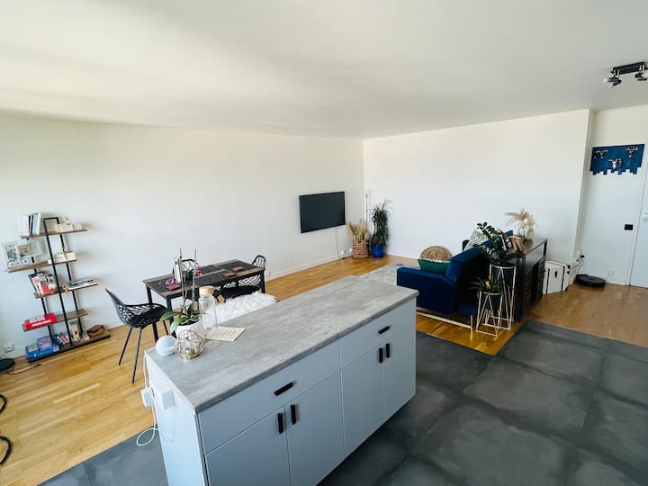 Room In Issy. Next To Paris. Women/couples Only. - Issy-les-Moulineaux