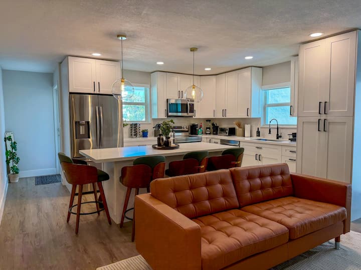 Luxe Little Havana Retreat 2br W/ Yard & Parking - Miami