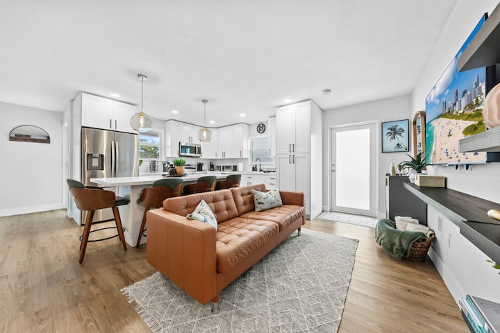 Luxe Little Havana Retreat 2br W/ Yard & Parking - Coral Gables, FL