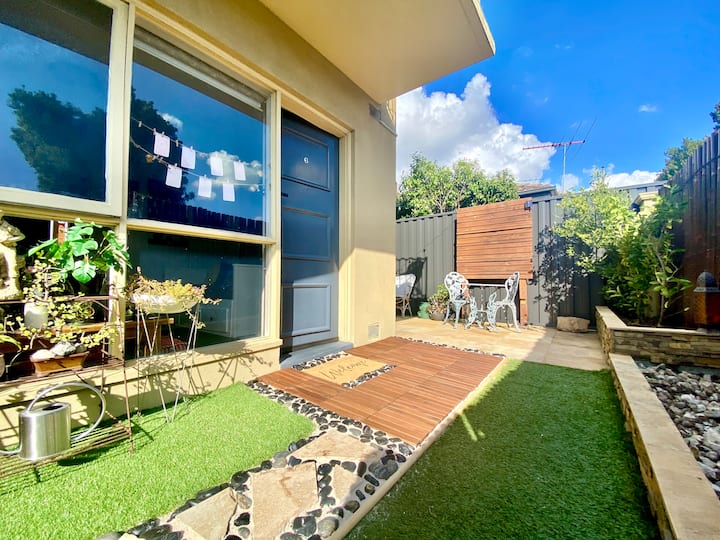 Entire Apartment With Private Garden - 墨爾本
