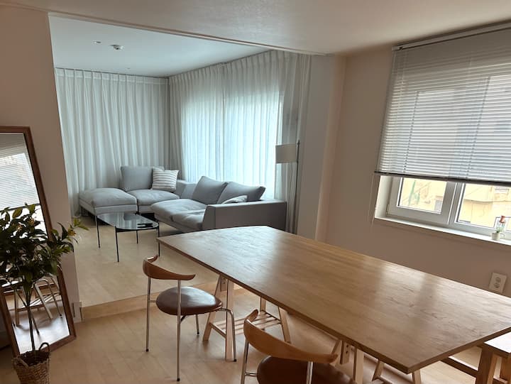 4월 예약이벤트! • 스테이온띵 전포역5분 프라이빗독채 감성숙소 대형공간 In 서면•전포 - Busan