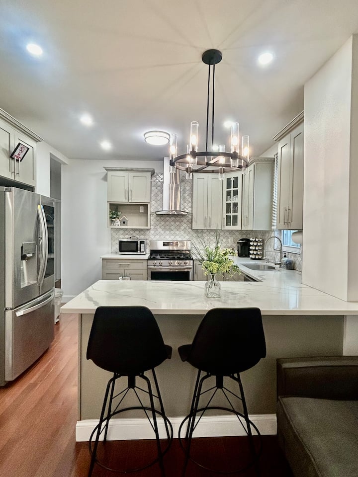 Hugeprivate Unit  3 Bedroom Astoria Nyc Ferry - Queens, NY