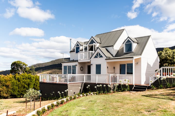 Wayward Mariner - Luxury Cottage With Water Views - Australia