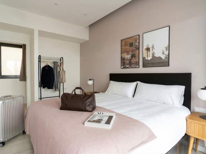 Barcelona Rector Triadó | 2-bedroom Apt. + Terrace - Barcelona