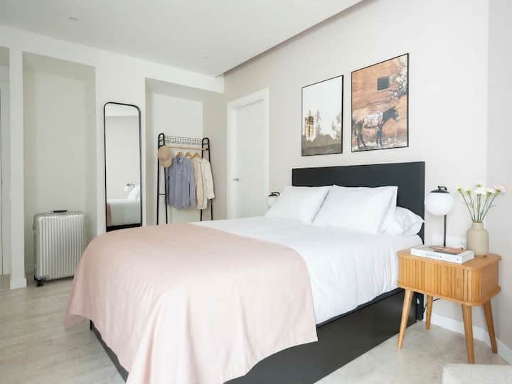 Barcelona Rector Triadó | 2-bedroom Apt. + Balcony - Barcelona