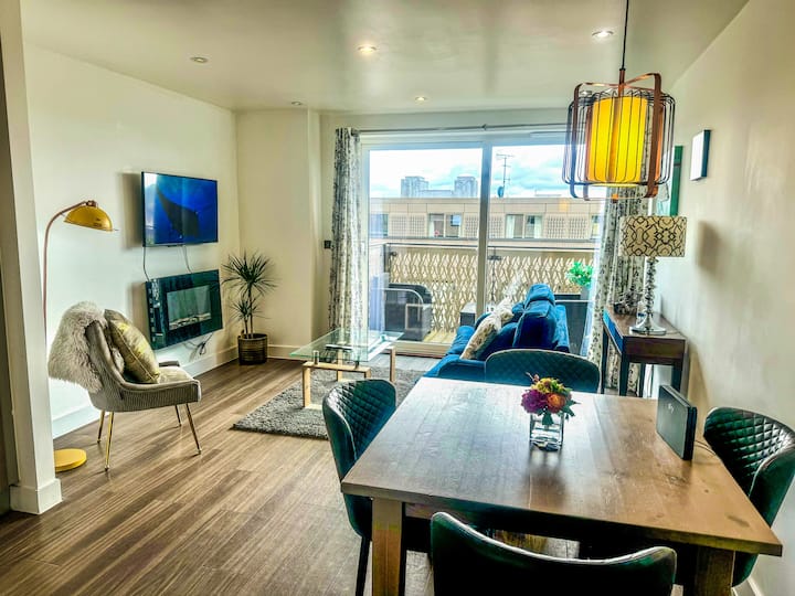 Appletree Apt W/ Balcony | Steps To Train Station - Cambridge, UK