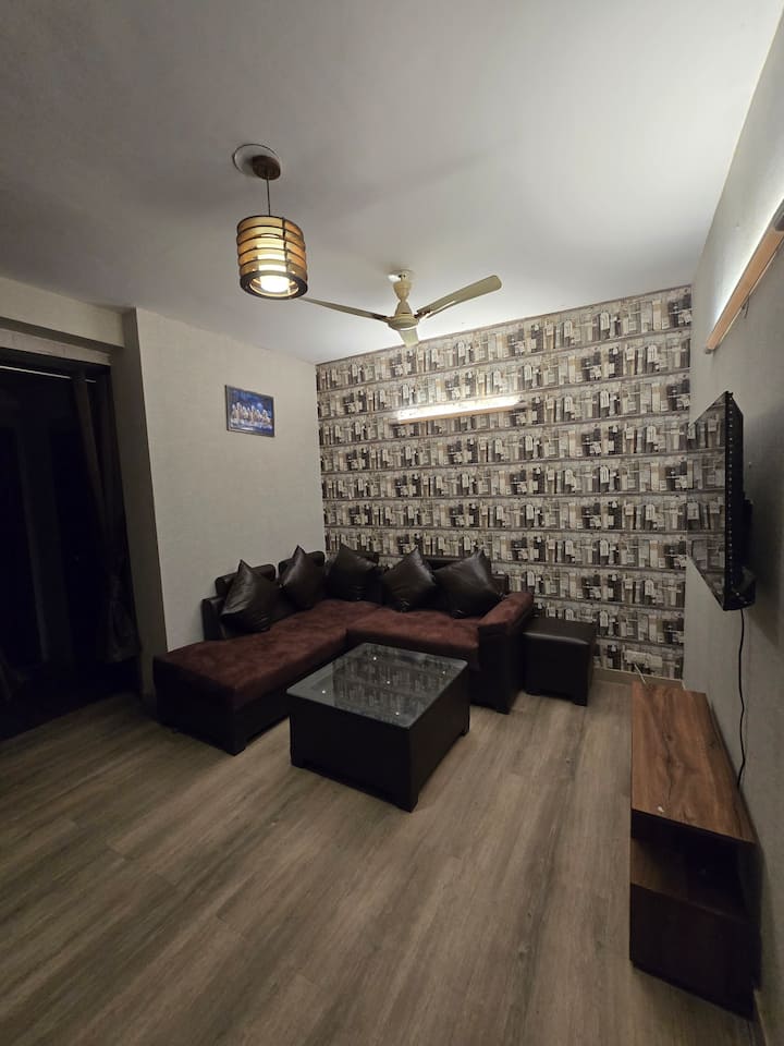 2bhk-55 Inch Tv Couple/family Friendly Ac Flat - Noida