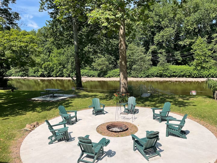 Creek Side Getaway, Kayaks, Hot Tub And Fire Pit - Williamsport, PA