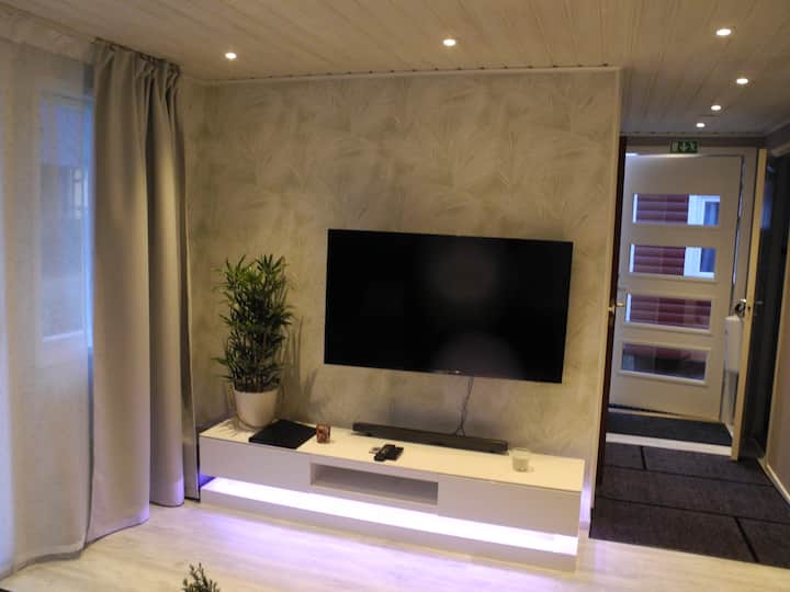 Egen Stuga Med Jacuzzi Ej Husdjur. - Ystad