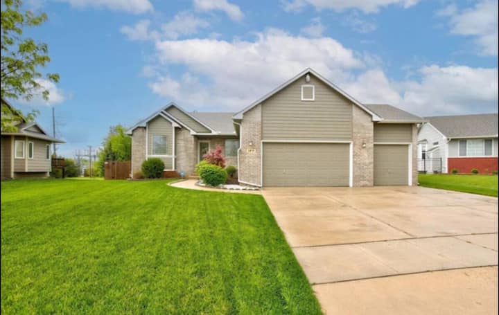 Luxury Residence W/ Theatre Room - Andover, KS