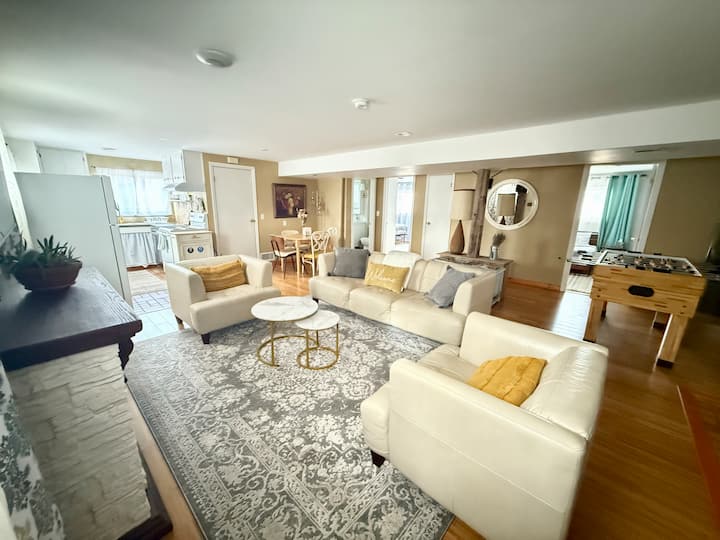 Sunny Suite - Rain Shower, King Bed, No Chores - Westminster, CO