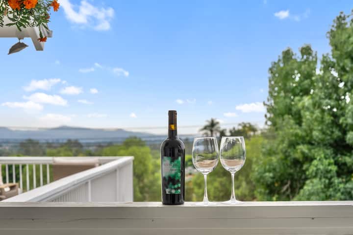 The Lookout -W/king Bed Luxury Bathroom, Views - 폴브룩