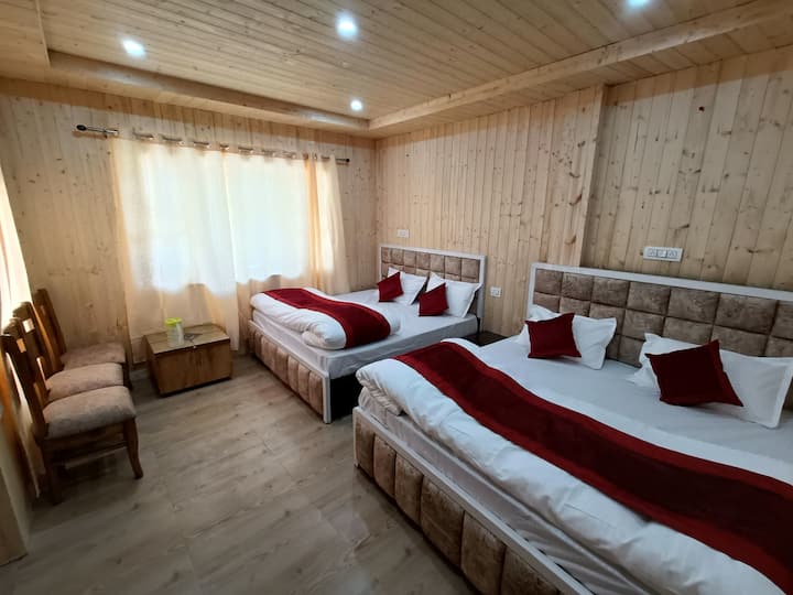 Deluxe Four Bed Room By Hotel Shweatambara. - Gangotri
