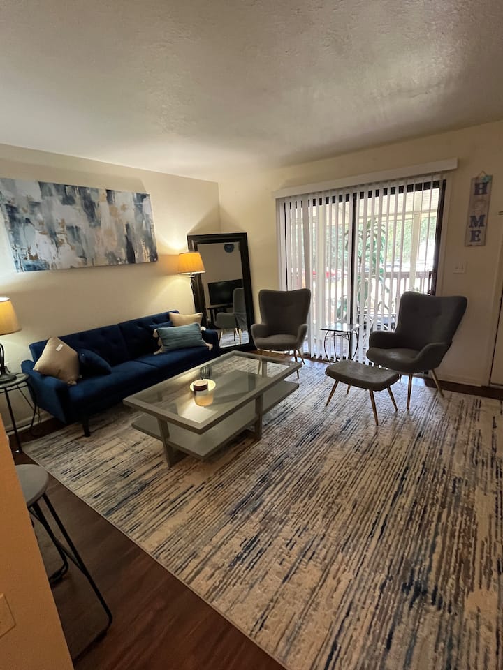 Comfort And Cozy! - Tallahassee, FL