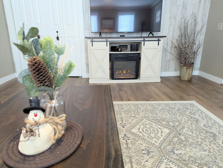 Delightful Farmhouse On Main - Clifton Park, NY