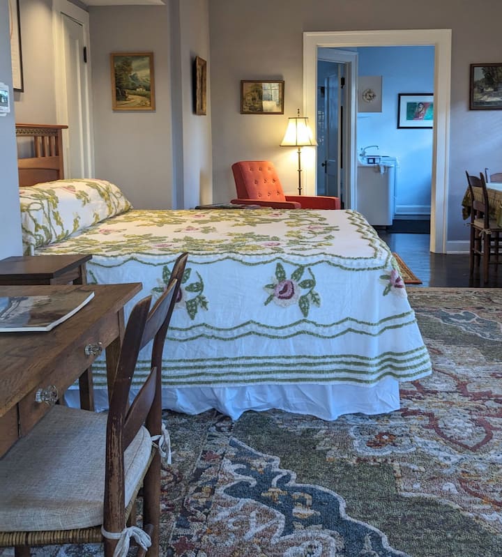 Cozy Midtown Retreat - Indianapolis