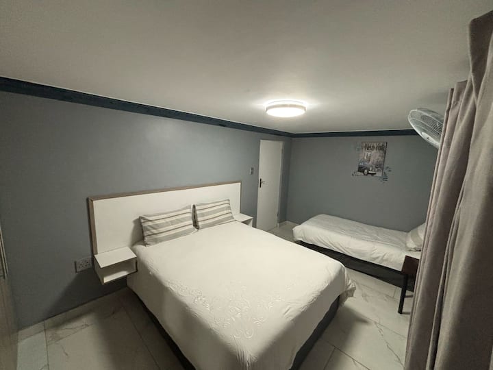 11 On Crompton 786 - Durban