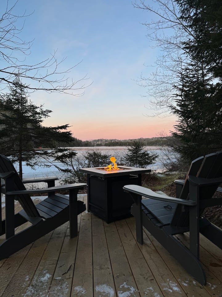 Cozy Lakefront Suite Outside Halifax - Nova Scotia