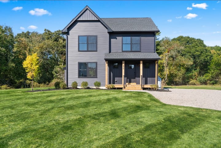 New Centrally Located Stylish Modern Farmhouse - Narragansett, RI