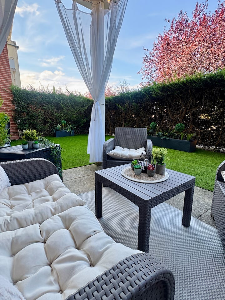 Lounge Avec Son Jardin Et Piscine à Toulouse - Colomiers