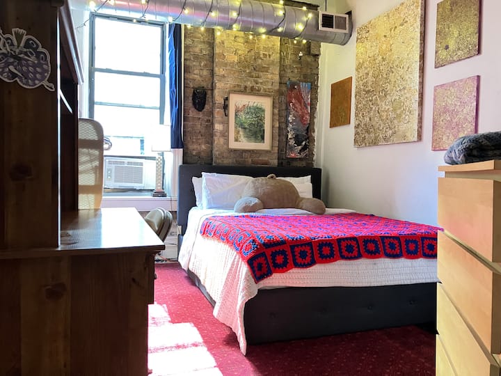 Unique River North Loft. Middle Room - Chicago, IL