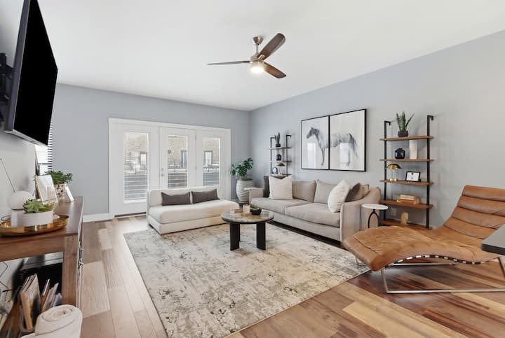 Lux Distillery District Townhome | Garage | Office - Lexington, KY