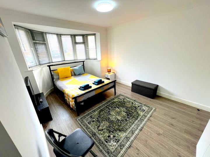 Modern 8 Bedroom House In South London - London