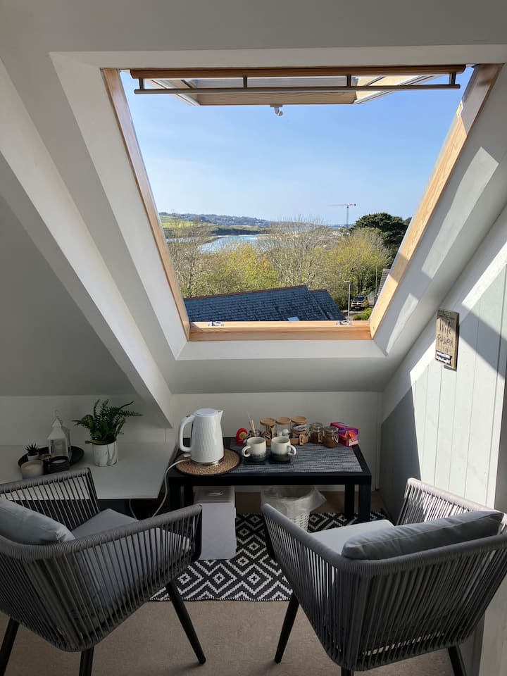 En-suite Attic Room With Sea Views - Hayle