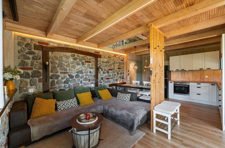 Secluded Romantic Cabin · Hot Tub & Barrel Sauna - Slovenia