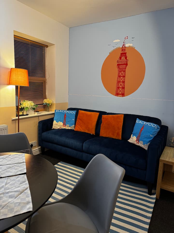 Winter Gardens Flat 4 Tower View Family Apartment - Blackpool