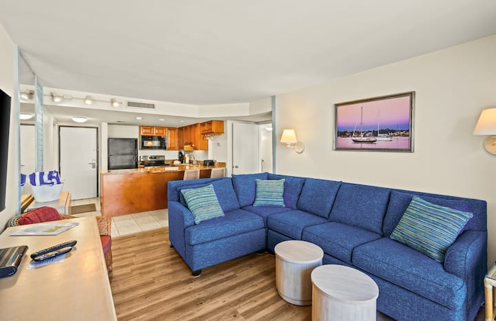 Sip, Sleep & Savor/1br Condo W/ Balcony & Kitchen - St. Augustine Beach, FL