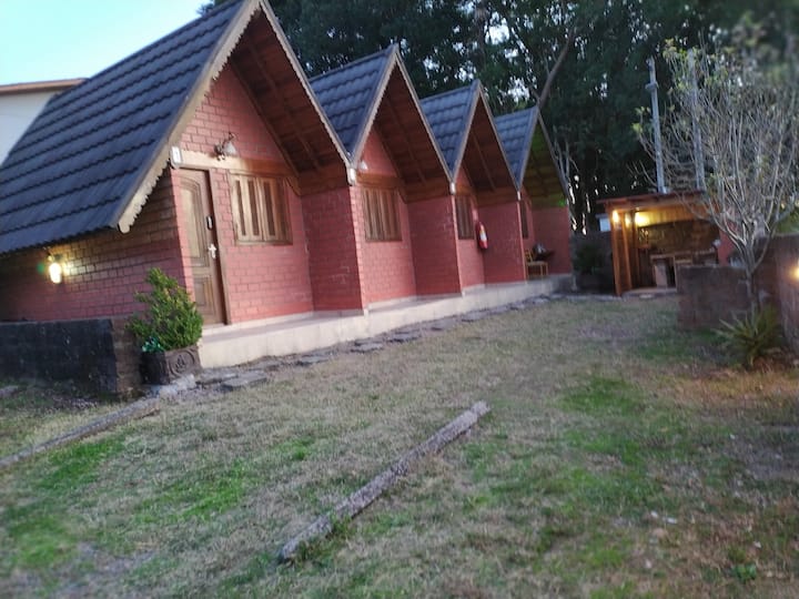 Chalé 14m2, Privativo, 3peças Estacionamento/split - Gramado