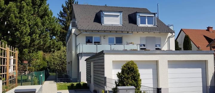 Modernes Zimmer Mit Eigenem Eingang U-bahn Nähe - Planegg