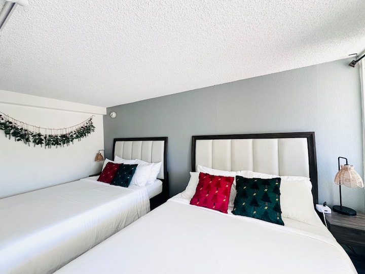 19th Fl Mountain, Canal Views Condo W/ Patio - Kuilei Cliffs Beach Park