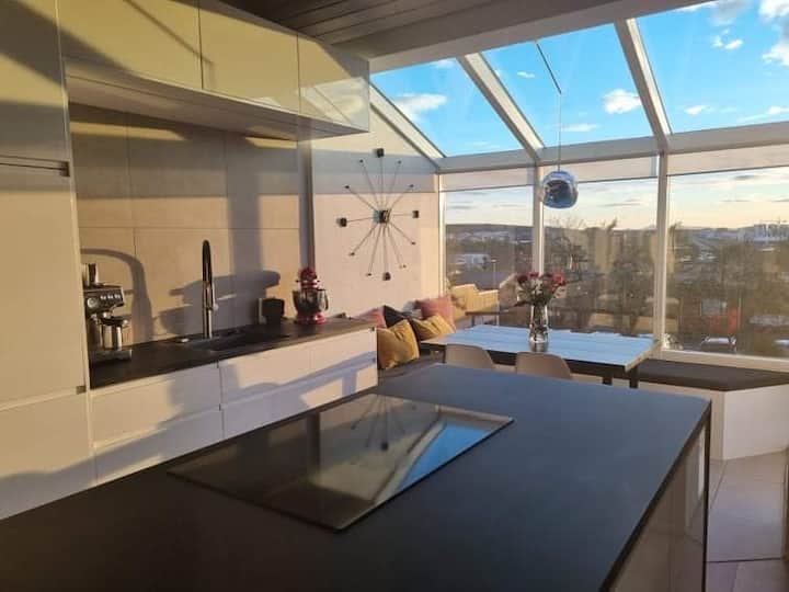 Five Bedroom House With Stunning View And Hot Tub - Islândia