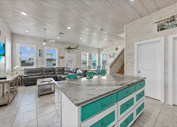 Pool, Game Room Walk To Beach - Port Aransas, TX