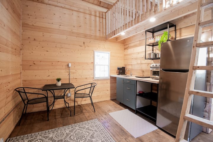 "Equuleus" Lofted Kabin - Fenelon Falls