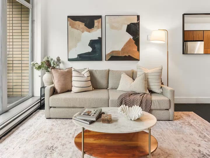 Contemporary Comfort Near Citycenter/2beds/parking - Vancouver